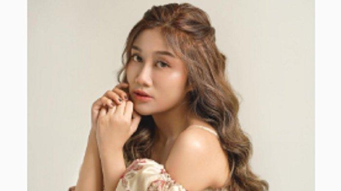 Biodata Awdella, Penyanyi Cantik Pelantun Lagu 'Tertawan Hati' yang Viral di Media Sosial ...