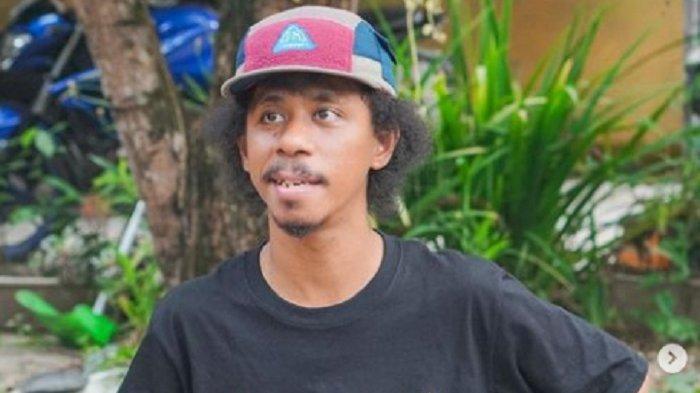 Terungkap, Ini Arti Kata Komang, Judul Lagu Raim Laode yang Viral ...