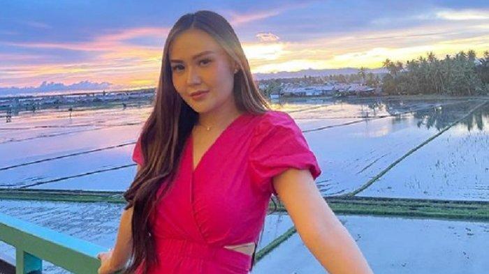 Biodata Sarah Gibson Selebgram Cantik Pemilik Alana Beauty Bar ...