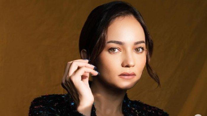 Biodata Enzy Storia, Pulang ke Indonesia Istri Molen ini Jual Baju ...