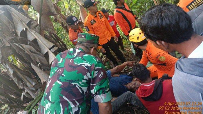 Dilaporkan Hilang, Warga Pemali Tergeletak Lemas di Kebun Sawit, Tim ... Dilaporkan Hilang, Warga Pemali Tergeletak Lemas di Kebun Sawit, Tim ...