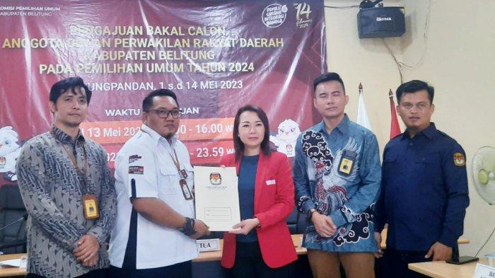 Daftarkan Bacaleg ke KPU, DPC PDI Perjuangan Kabupaten Belitung Siap Hattrick di Pemilu 2024 ...