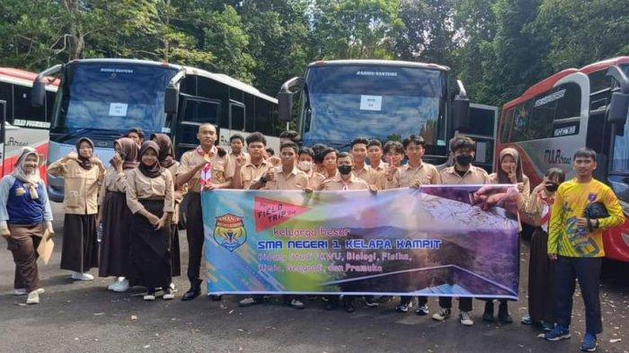 Field Trip SMAN 1 Kampit Beltim, Siswa Diedukasi Soal Ekologi Hutan ...