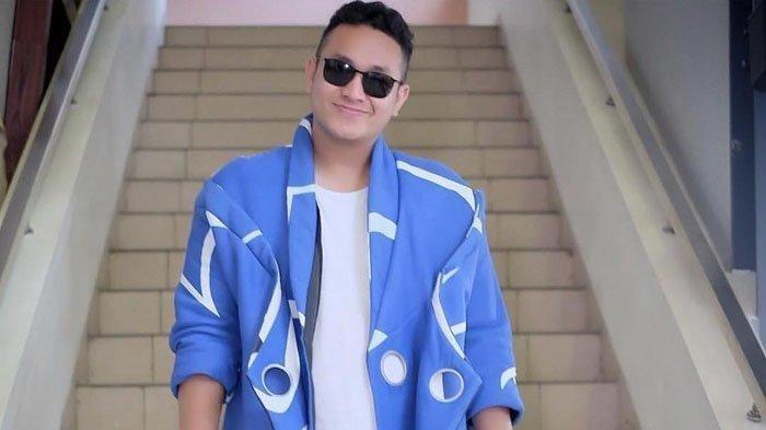 Biodata Gilang Dirga, Presenter Multi Talenta yang kini Banjir Pujian ...