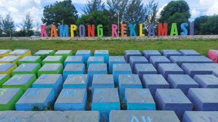 Enjoy The Beauty of Kampong Reklamasi Selinsing in East Belitung ...