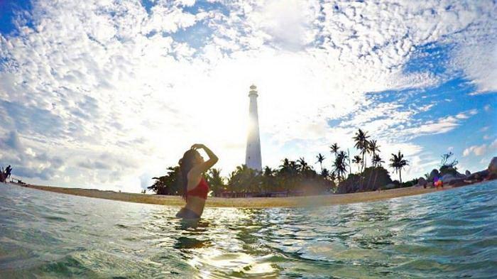 Wisata Pantai Pulau Belitung, Menara Tua Peninggalan Belanda Jadi Saksi ...