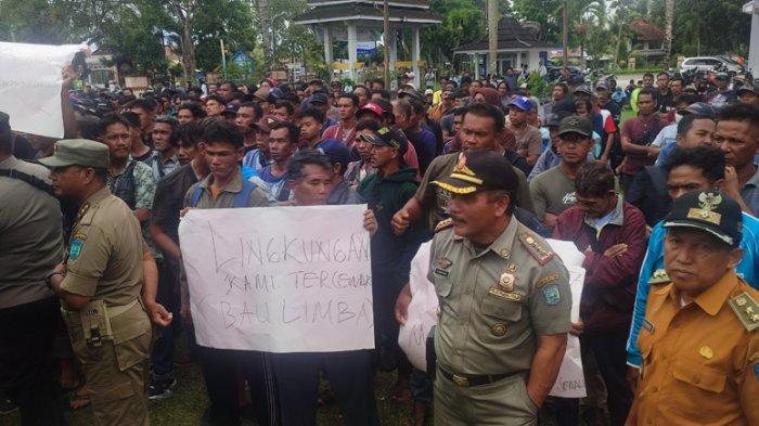 Demo Sawit di Belitung, Massa Unjuk Rasa di Kantor Bupati Belitung, Buntut Polemik dengan PT ...
