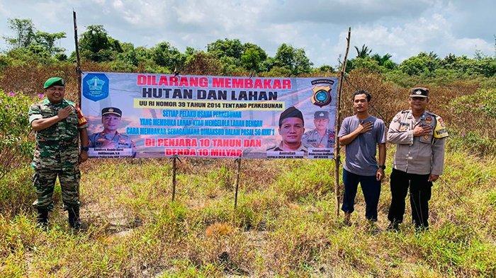 Bhabinkamtbas dan Babinsa di Bangka Pasang Spanduk Larangan Bakar Hutan dan Lahan, Cegah ...