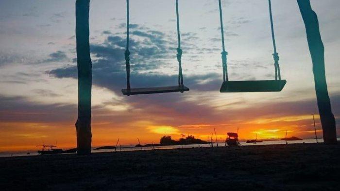 Let's Enjoy Belitung! The Panorama of The Sunset in Punai Beach Will ...