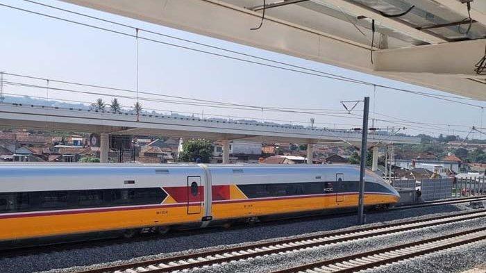 Jadwal Kereta Cepat Jakarta Bandung Mulai Beroperasi 1 Oktober 2023, Jokowi Hari Ini Coba KCJB ...
