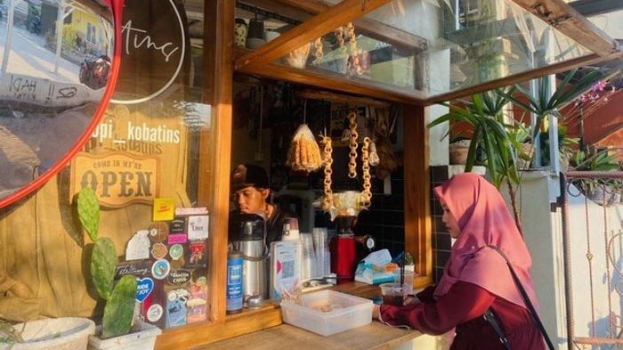 Outlet Kopi Kobatins Koba, Ngopi Asyik Ditemani Suasana Senja ...