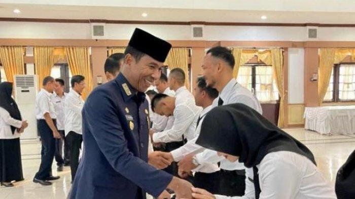 Pj Gubernur Babel Lantik 13 PPPK Hasil Optimalisasi, Suganda: Bekerja Sebaik-baiknya ...
