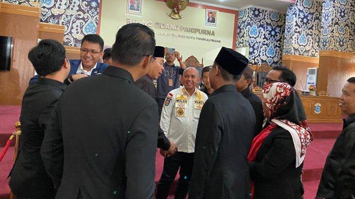 Wali Kota Pangkalpinang Maulan Aklil Berpamitan dan Ucap Terima Kasih saat Rapat Paripurna ...