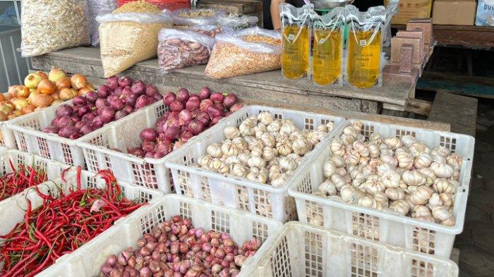 Harga Bawang Merah di Pasar Lipat Kajang Manggar Belitung Timur Paling ...