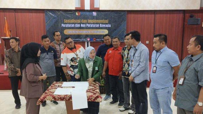 Jelang Masa Tenang Pemilu 2024, Bawaslu Belitung Bersama Peserta Pemilu Teken Kesepakatan ...