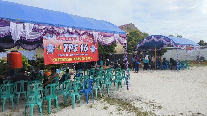 Nenek 52 Tahun Antusias Antre di TPS 17 Desa Air Saga Belitung Semenjak ...