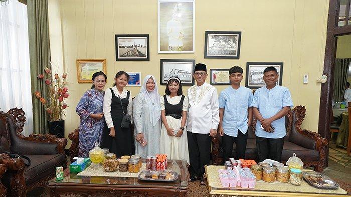 Hari Raya Idulfitri 1445 Hijriah, Pj Bupati Belitung Ramah Tamah dengan ...