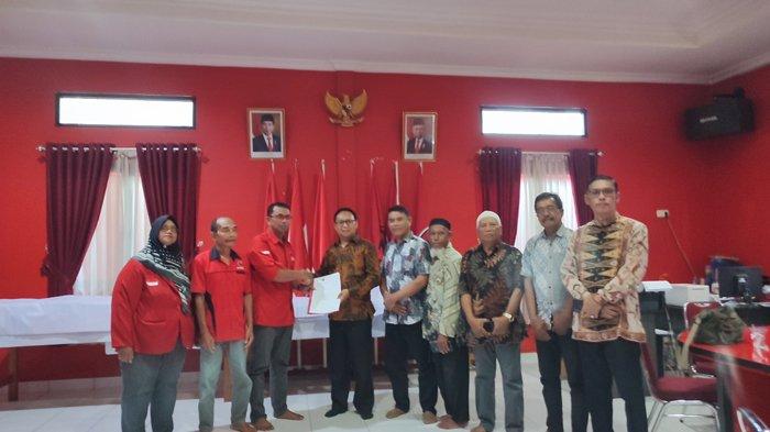 Sunardi Ambil Formulir Balon Bupati dan Wakil Bupati Belitung Pilkada 2024 di Tiga Parpol ...