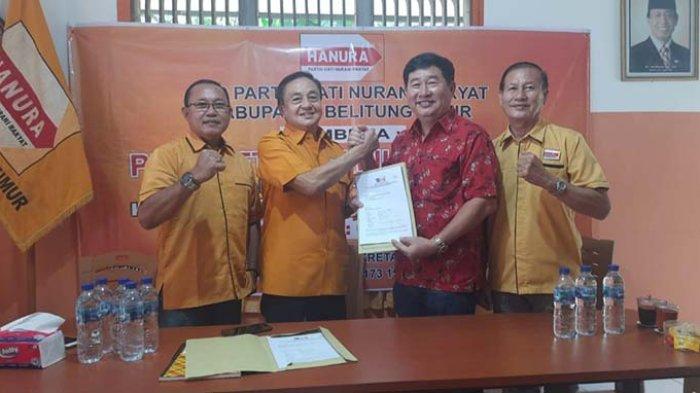 Kamarudin Muten Serahkan Pendaftaran Bakal Calon Bupati Pilkada 2024 Belitung Timur ke Hanura ...