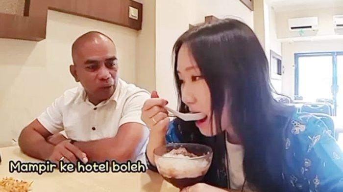 Berani Goda Youtuber Korea Jiah, Ternyata Segini Gaji Asri Damuna Alias Om Albert Si Bos Bandara ...