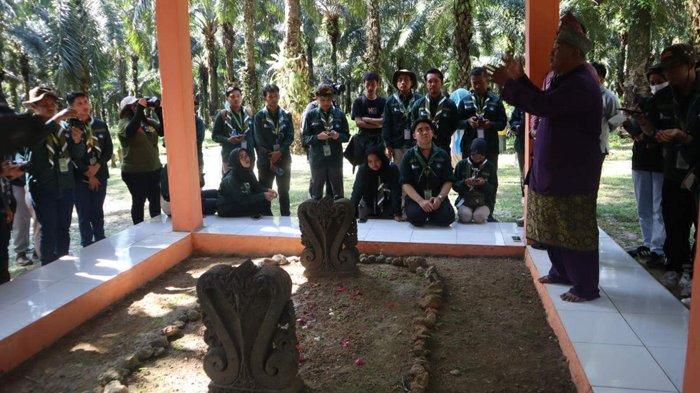 Kepala Desa Buding Belitung Timur Kenalkan Sejarah dan Tradisi Buding ke Delegasi MBJR 2024 ...