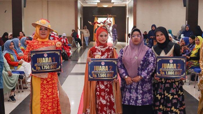 Sosok Intan Juara Fashion Show Batik Belitung Timur 2024, Padukan Batik ...