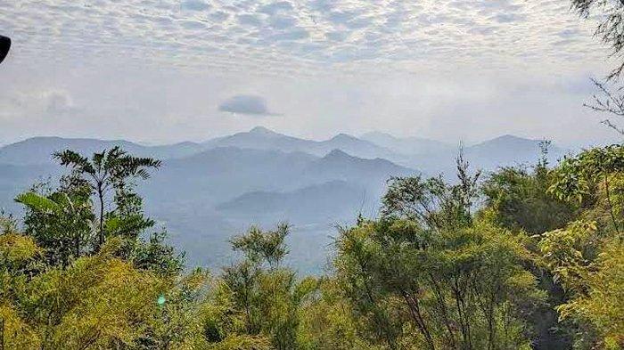 Merah Putih Bakal Berkibar di Puncak Bukit Gadong Belitung Ketinggian ...