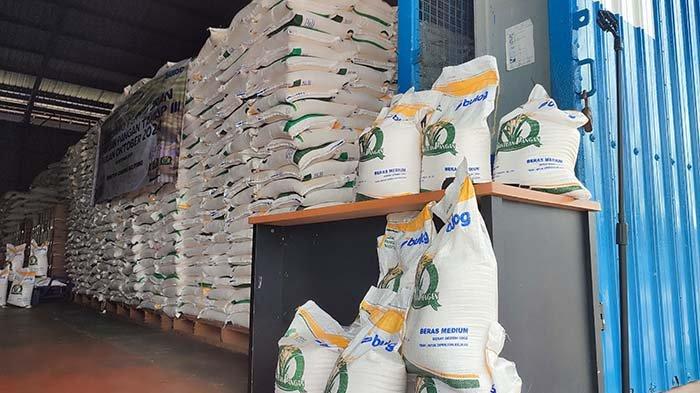 Persediaan Beras Bulog di Bangka Aman Hingga Awal Tahun 2025, Harga Sesuai HET - Posbelitung.co