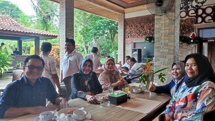 Kisah Hastari Wardianti Istri Djoni Alamsyah Bupati Belitung Terpilih ...