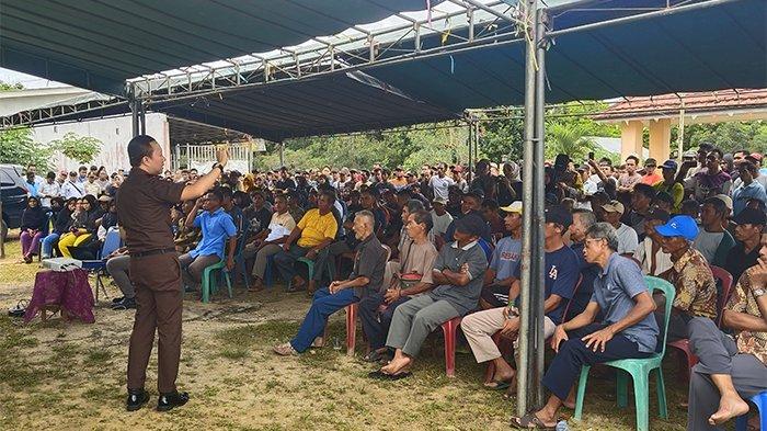 Kajari Belitung Beraudiensi dengan Warga Desa Kembiri Terkait ...