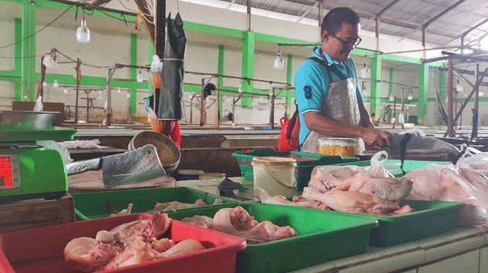 Harga Ayam dan Daging Sapi di Pasar Lipat Kajang Belitung Timur Mulai Naik Jelang Lebaran 2025 ...