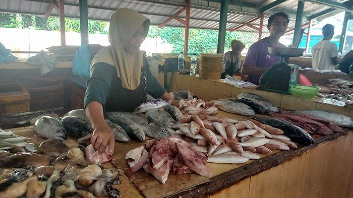 Harga Ikan di Pasar Kelapa Kampit Belitung Timur Berangsur Turun Usai ...
