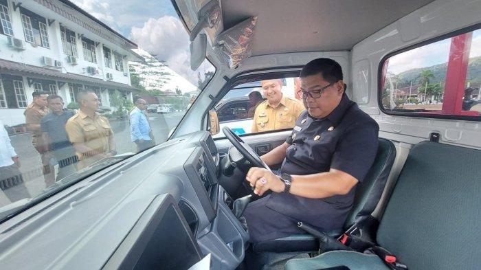 Pj Bupati Bangka Serahkan 7 Mobil Sampah Untuk Kecamatan Belinyu - Posbelitung.co