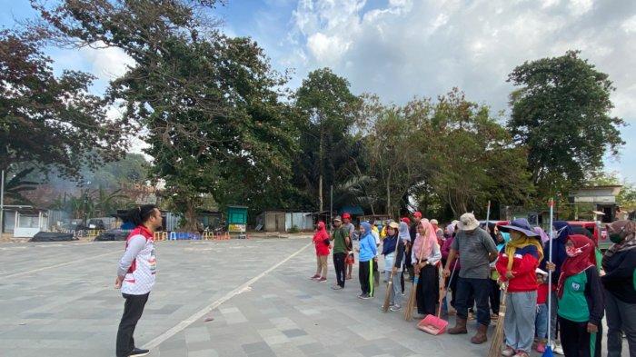 Relawan Gotong Royong Bersihkan Pantai Nek Aji - Posbelitung.co Relawan Gotong Royong Bersihkan Pantai Nek Aji - Posbelitung.co