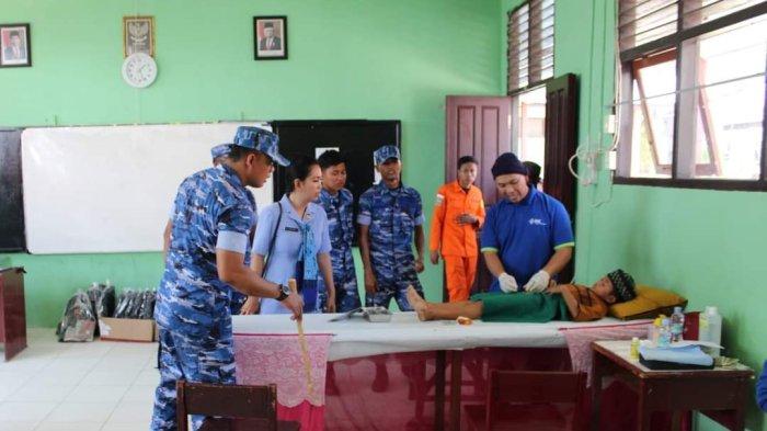 Lanud H AS Hanandjoeddin Layani Pengobatan Gratis Warga Pulau Gersik ...