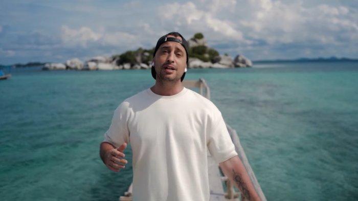 Musisi Dave Moffatt Tampilkan Pesona Belitung di Empat Video Cover Lagu ...