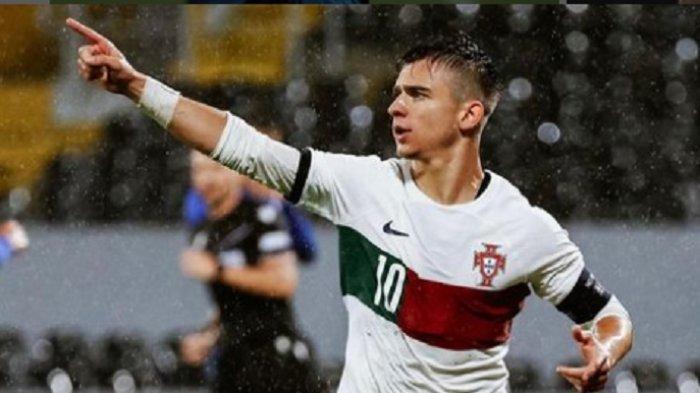 Dulu Ayahnya Jadi Musuh Juventus, Francisco Conceicao Jadi Andalan Si ...