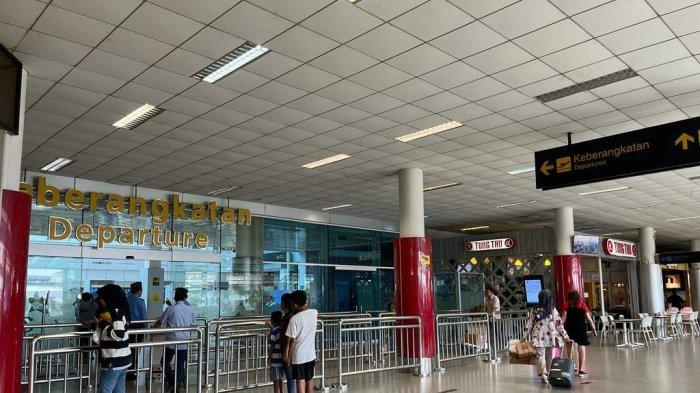 Arus Penumpang Pesawat Jelang Imlek 2024 Terpantau Stabil di Bandara Depati Amir Pangkalpinang ...