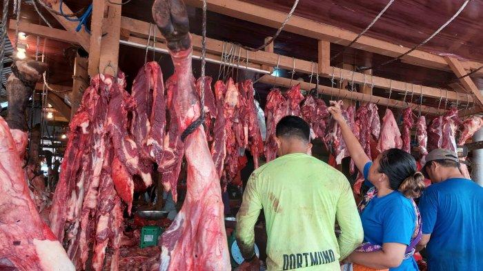 Pembeli Mulai Ramai Padati Lapak Daging Sapi - Posbelitung.co