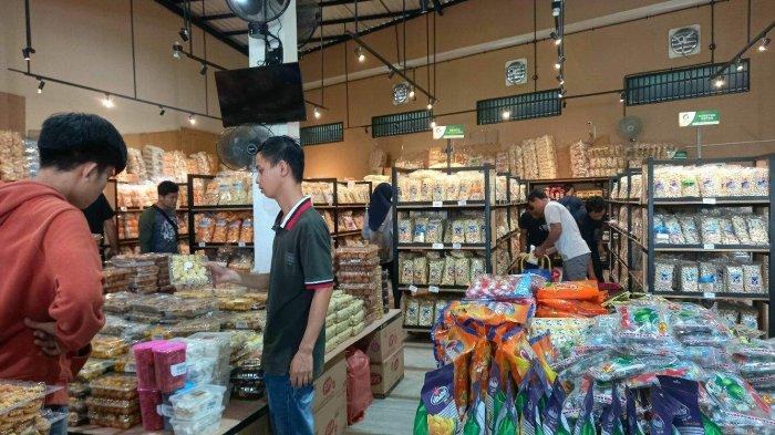 Toko Kue Lebaran Mulai Ramai Pembeli - Posbelitung.co