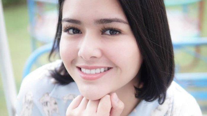 7 Sosok Artis Nonis Bisa Membaca Al Quran, Bahkan Ada yang Belajar dari ...