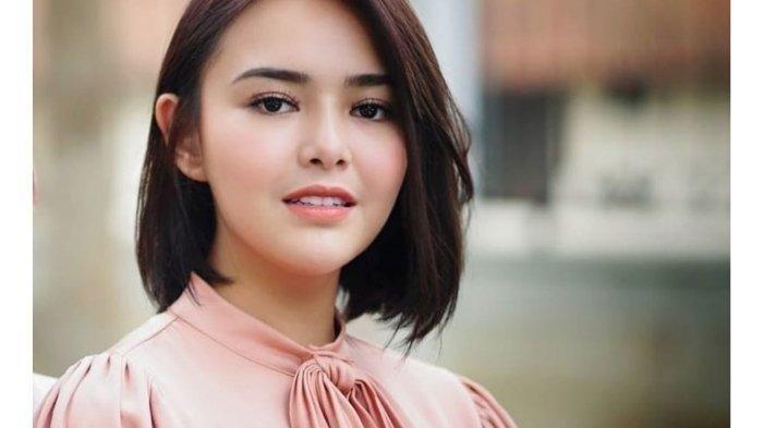 7 Sosok Artis Nonis Bisa Membaca Al Quran, Bahkan Ada yang Belajar dari ...