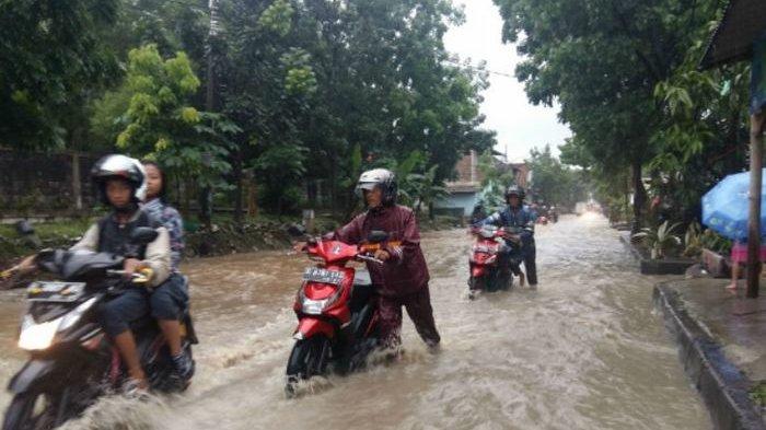 Simak Cara Penanganan Motor Terendam Banjir,Jangan Langsung Nyalakan Mesin - Posbelitung.co