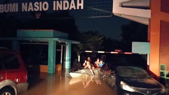 Warga Bekasi Mulai Resah Gara-gara Banjir Tak Kunjung Surut: Besok ... Warga Bekasi Mulai Resah Gara-gara Banjir Tak Kunjung Surut: Besok ...