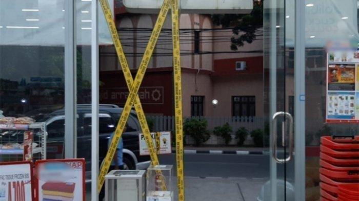Balita Tewas Tertimpa Pintu Kaca Minimarket di Salemba, Polisi Periksa ...