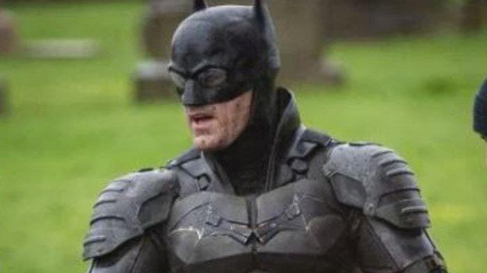 Ada Penampakan Kostum dan Batcycle The Batman, Foto Syuting The Batman ...