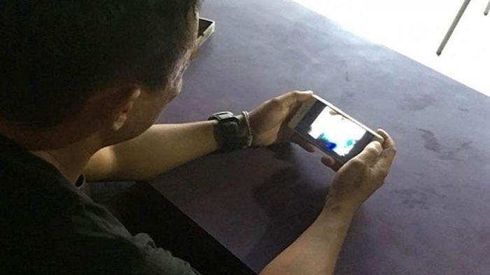 Pemuda Ini Koleksi 51 Video Syur Hasil Ngintip Mama Muda Tetangga Mandi