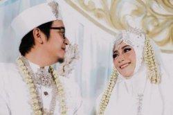 Masih Ingat Lady Rocker Inka Christie, Kini Nikahi Berondong 12 Tahun ...