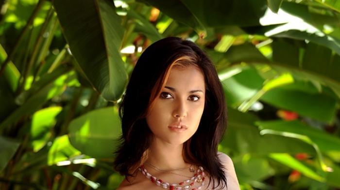 Miyabi ke Bali - Pose Berbikini di Pulau Dewata, Sambutan Netizen Kok Lebay Banget Yak ...