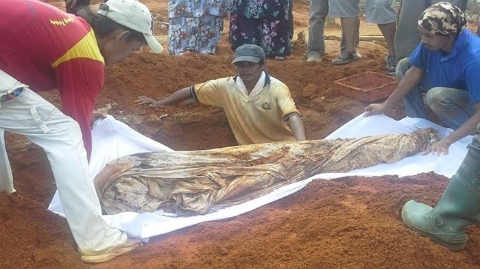Kisah Pemandi Mayat yang Mandikan Jenazah Tubuhnya Hancur - Posbelitung.co